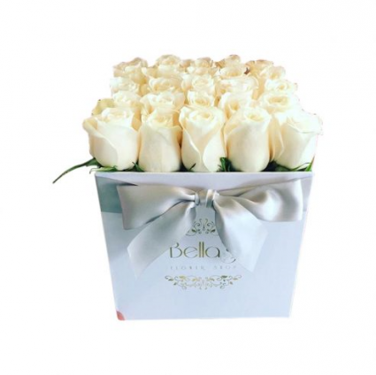 Modern White Roses Square White Box – Bellas Flowers NYC